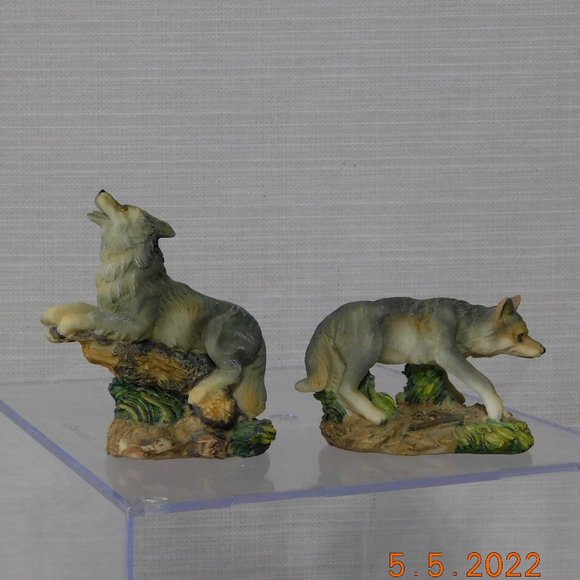 Source Unknown | Accents | Vintage Set Of Resin Wolf Figurines One ...